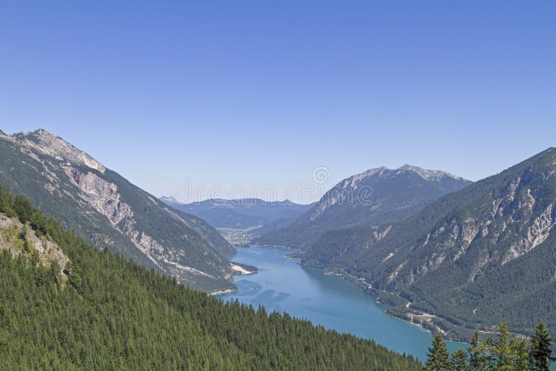 Lago Achensee imagen de archivo. Imagen de senderismo - 33216043