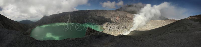 Lago Acido in Kawah Ijen, East Java, Indonesia Fotografia Stock ...