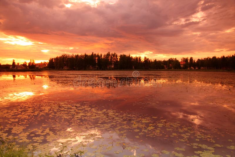 Lago al tramonto immagine stock. Immagine di crepuscolo - 5643395