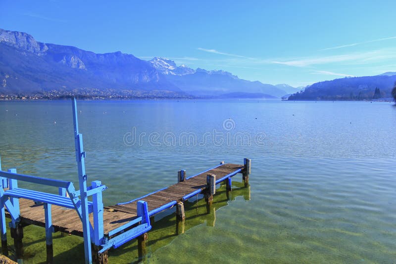 Lago annecy, Francia foto de archivo. Imagen de cielo - 67375882