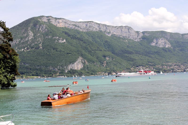 Lago annecy, Francia fotografia editoriale. Immagine di paesaggio ...