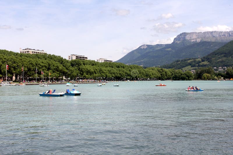 Lago annecy, Francia imagen editorial. Imagen de lago - 89167835