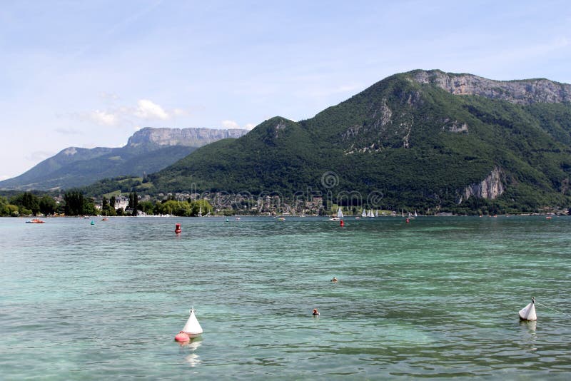 Lago annecy, Francia fotografia stock. Immagine di parapendio - 89167904