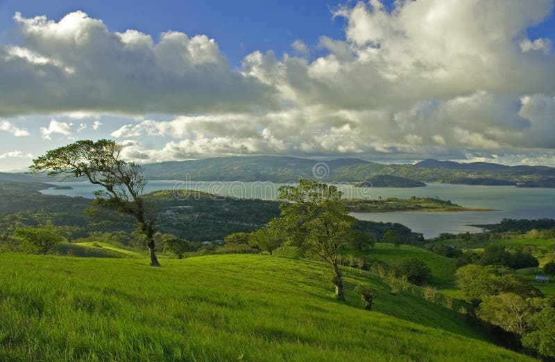 Lago Arenal - Costa Rica 3 foto de archivo. Imagen de rancho - 2374444