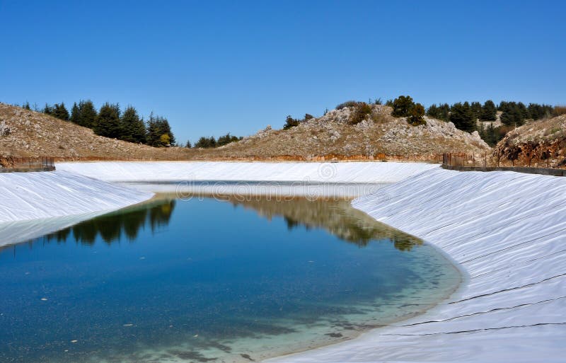 Lago artificiale 0027 immagine stock. Immagine di laghi - 22276263