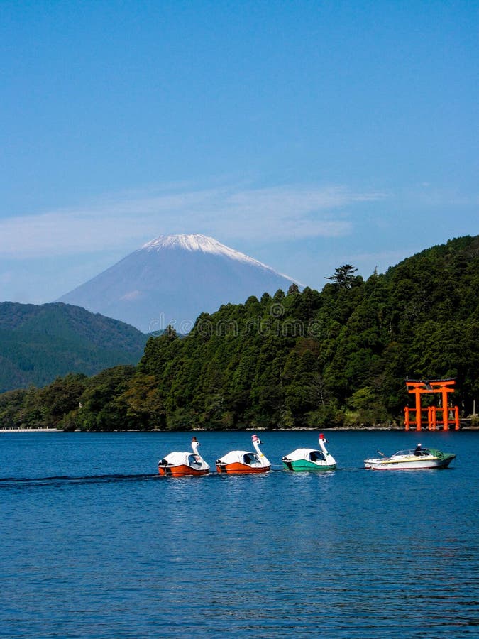 Lago Ashi e Monte Fuji fotografia stock. Immagine di giappone - 66297858