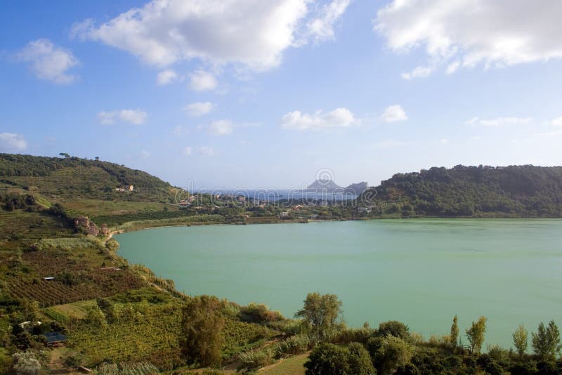 Lago Averno foto de archivo. Imagen de viejo, italiano - 16313808