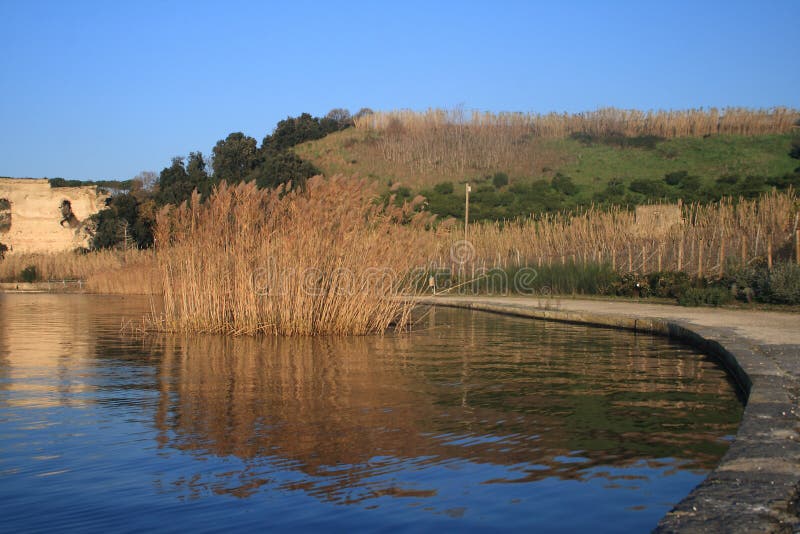Lago Averno fotografia stock. Immagine di antico, lago - 7715480