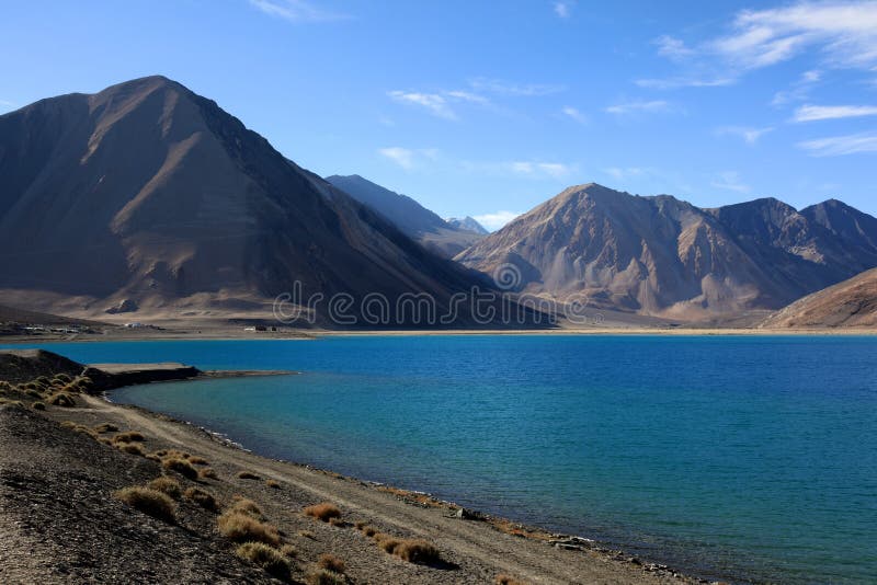 Lago azul imagen de archivo. Imagen de agua, altitud - 35356985