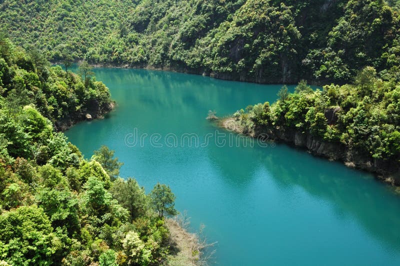 Lago azul imagen de archivo. Imagen de montaje, color - 4858141