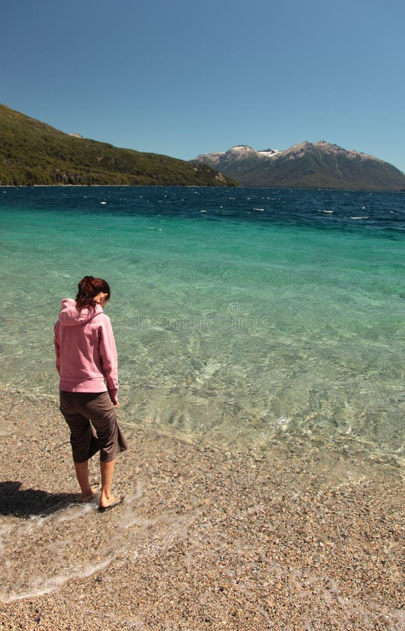 Lago azul claro imagen de archivo. Imagen de paisaje - 13539403