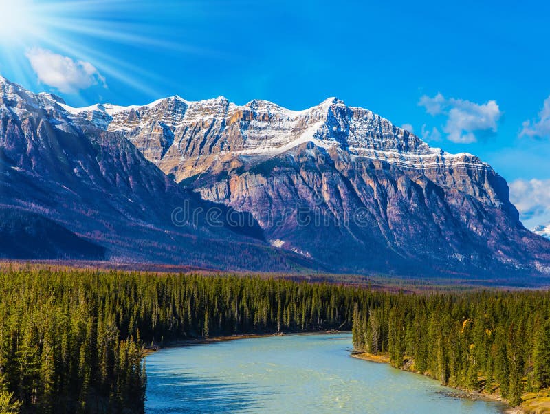 Lago azul magnífico foto de archivo. Imagen de rocas - 133204386