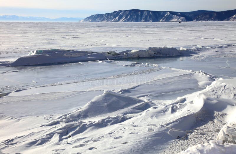 Lago Baikal congelado imagem de stock. Imagem de selvagem - 12809625