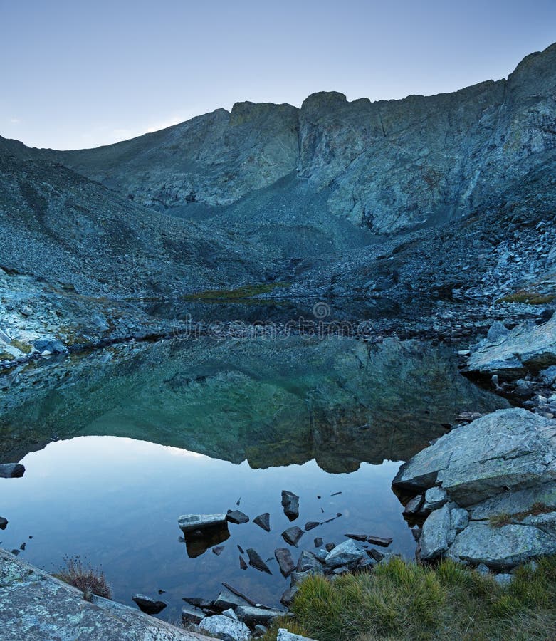 Lago Blanca Peak Reflected in Mountain Foto de archivo - Imagen de ...