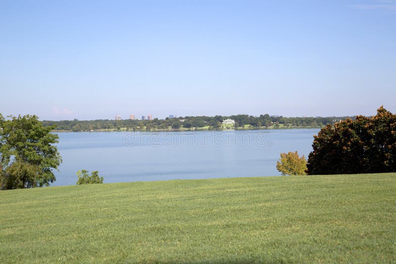 Lago Blanco De La Roca En La Ciudad Dallas Foto de archivo - Imagen de ...