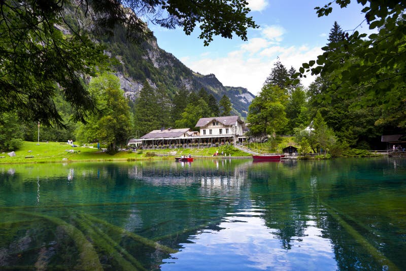 Lago Blausee foto de archivo. Imagen de azul, cubo, bosque - 21689686