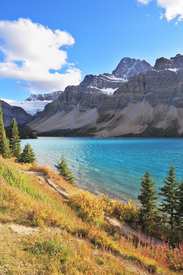 Lago brilhante bow foto de stock. Imagem de montanha - 27846118