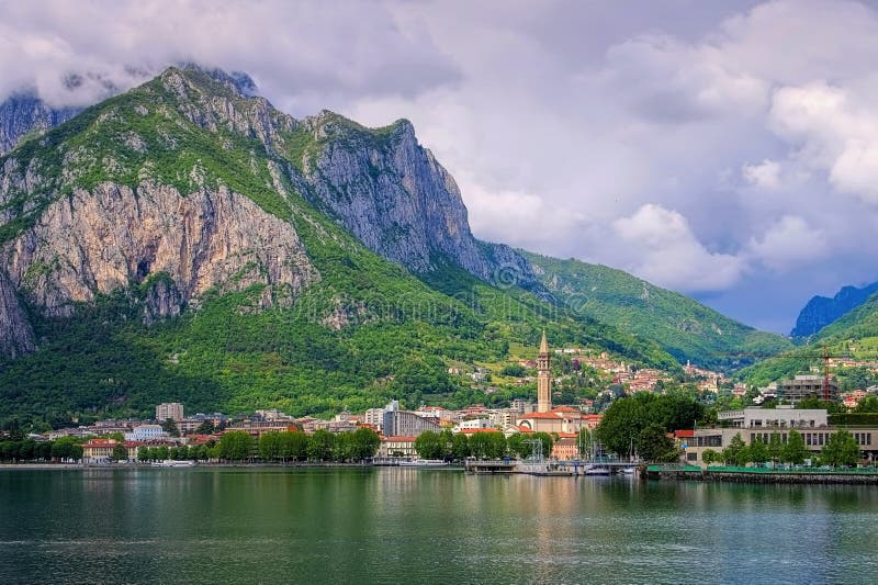 Lecco, lago Como, Italia foto de archivo. Imagen de verano - 79755800