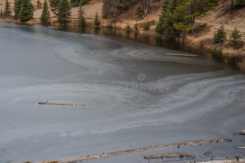 Lago congelado foto de archivo. Imagen de orilla, cielo - 94341978