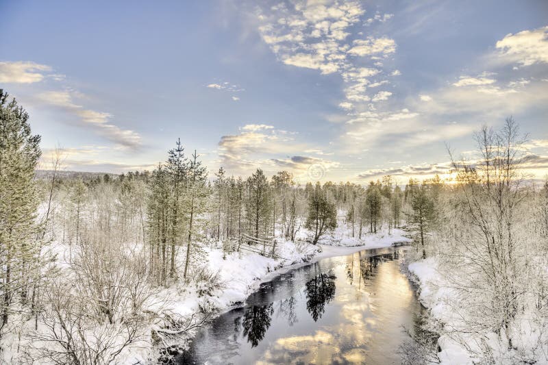 Lago Congelato in Inari, Finlandia Immagine Stock - Immagine di nessuno ...