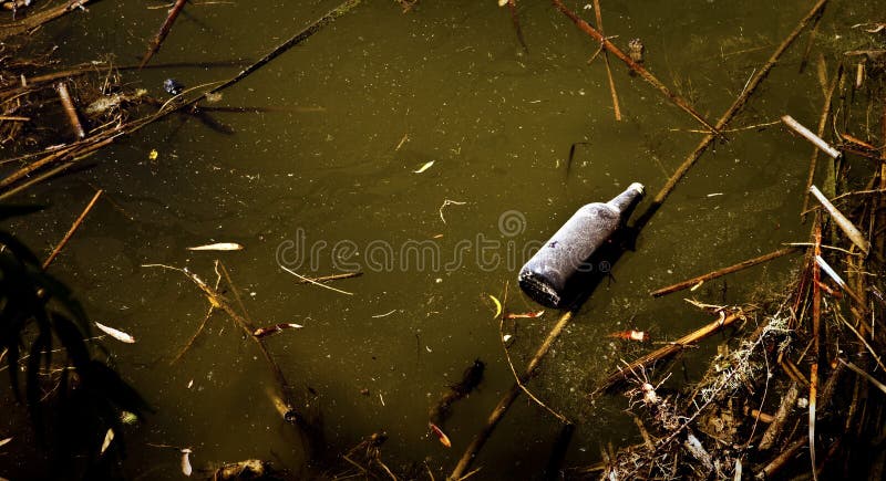Lago contaminado foto de archivo. Imagen de charca, global - 16210746