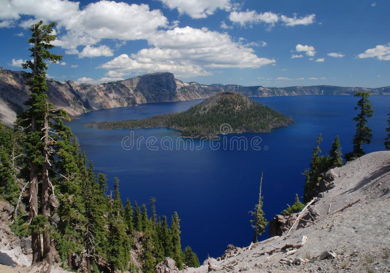 Lago crater, Oregon, EUA foto de stock. Imagem de céu - 29617574