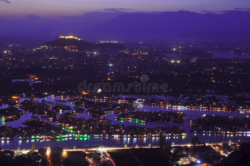Lago Dal foto de stock. Imagem de verde, passageiro, transporte - 15028298