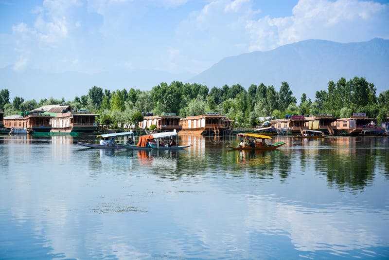 Lago Dal a Srinagar, Kashmir, India Fotografia Editoriale - Immagine di ...