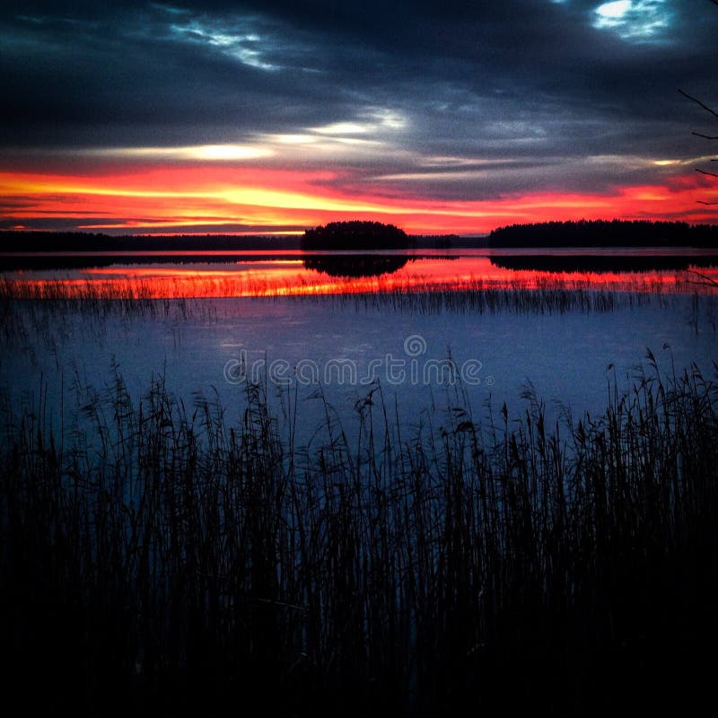 Lago de colores imagen de archivo. Imagen de colores - 61681899