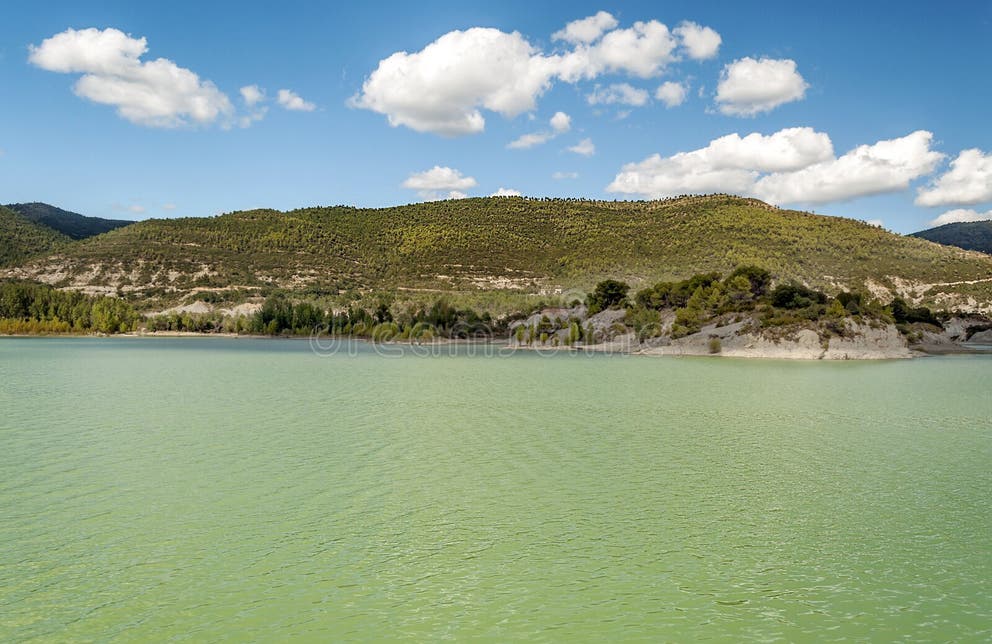 Lago de la roca foto de archivo. Imagen de paisaje, majestuoso - 33745034