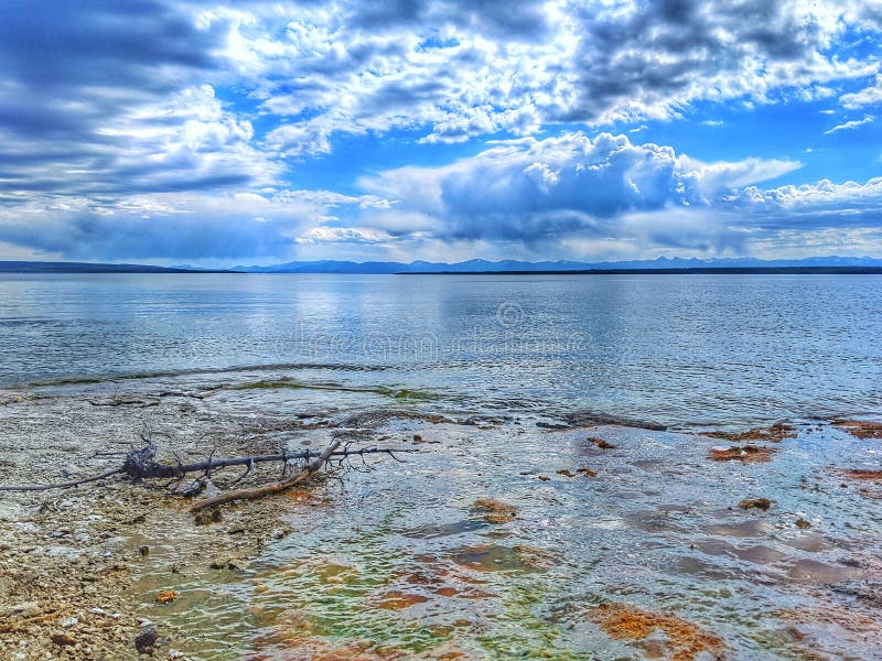 Lago de tierra foto de archivo. Imagen de océano, sunlight - 226671728