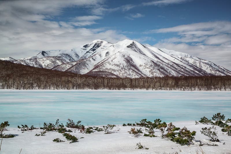 Lago Del Color Azul, Kamchatka Ice Imagen de archivo - Imagen de ...