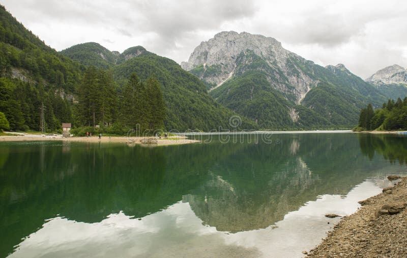 Lago Del Predil, Lago Predil, Italia Foto de archivo - Imagen de ...