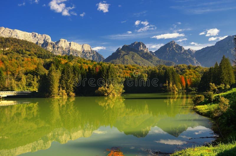 Lago Di Barcis (Friuli Venezia Giulia) Italia Immagine Stock - Immagine ...