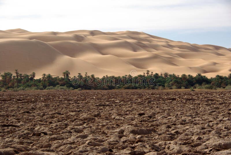 Lago drenado, Libia imagen de archivo. Imagen de sequedad - 15834887
