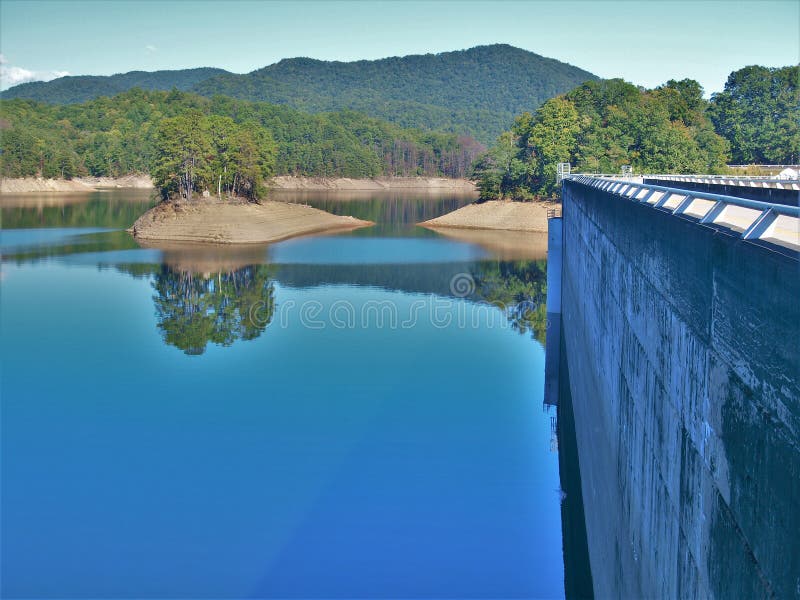 Lago e represa Fontana foto de stock. Imagem de paisagem - 107580554