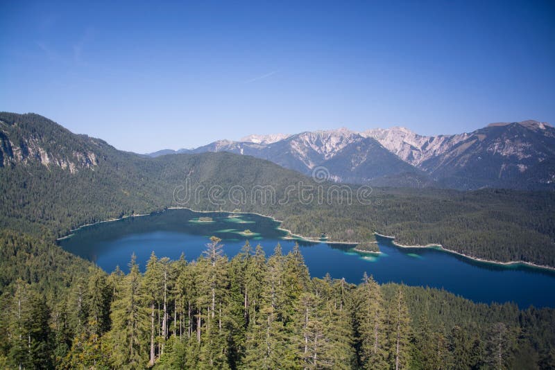 Lago Eib En El Zugspitze, Baviera, Alemania Foto de archivo - Imagen de ...