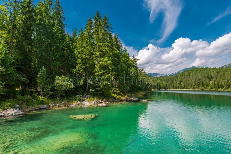 Lago Eibsee, Alemanha imagem de stock. Imagem de lago - 36658265