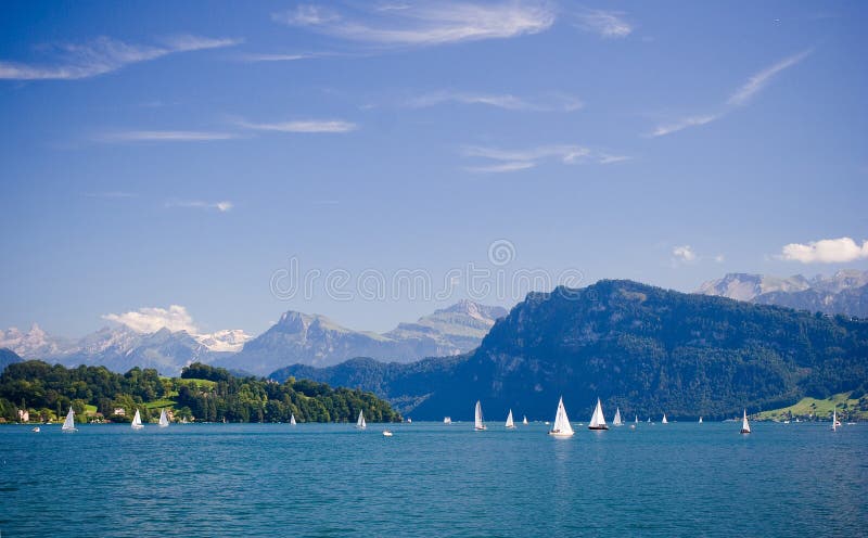 Lago en Lucerna, Suiza imagen de archivo. Imagen de recipiente - 7828667