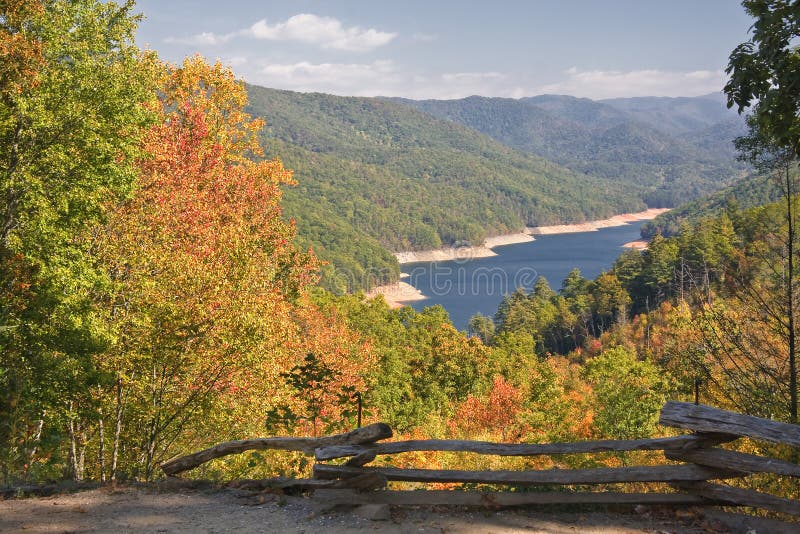 Lago Fontana Nella Carolina Del Nord Fotografia Stock - Immagine di ...