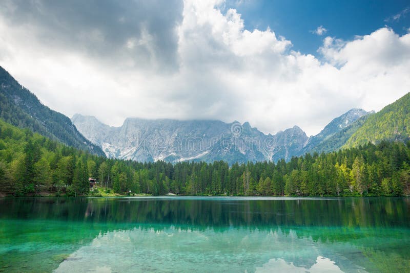 Lago Fusine, Alpi Italiane, Regione Di Friuli, Italia Immagine Stock ...