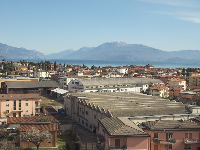 Lago Garda En Desenzano Del Garda Imagen de archivo - Imagen de ... Lago Garda En Desenzano Del Garda Imagen de archivo - Imagen de ...
