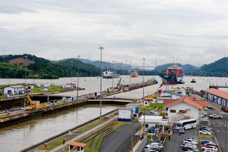 Lago Gatun Al Canal De Panamá Foto de archivo editorial - Imagen de ...