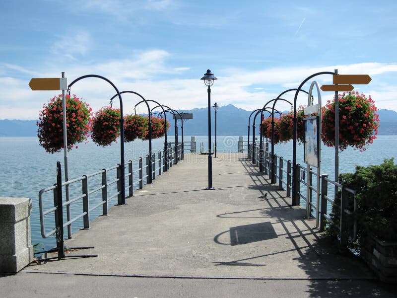 Lago Ginebra, Suiza foto de archivo. Imagen de rico, lago - 10033062