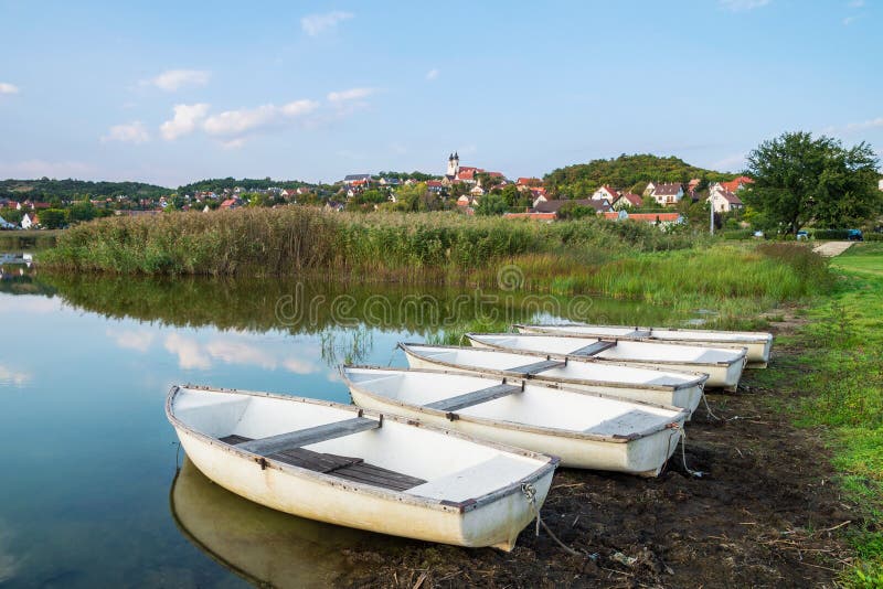 Lago Interno Em Tihany Com Os Barcos Em Hungria Foto de Stock - Imagem ...