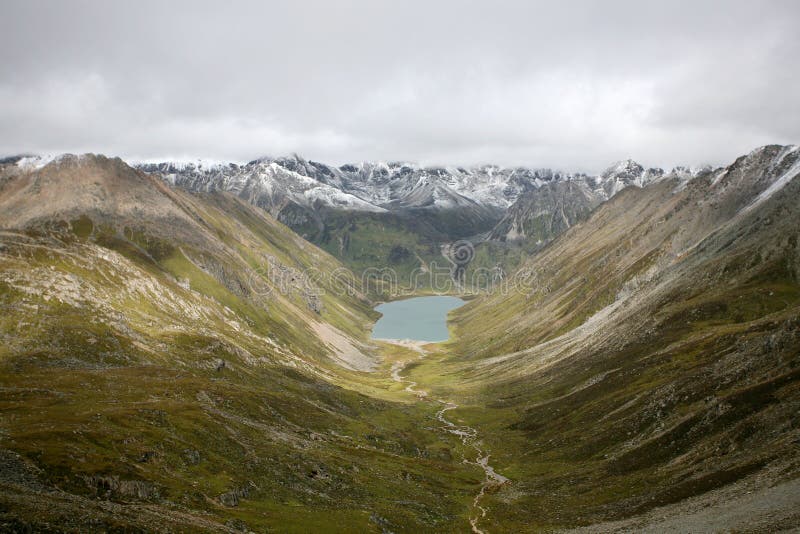 Lago Lhamo Latso foto de archivo. Imagen de meseta, sagrado - 11475024
