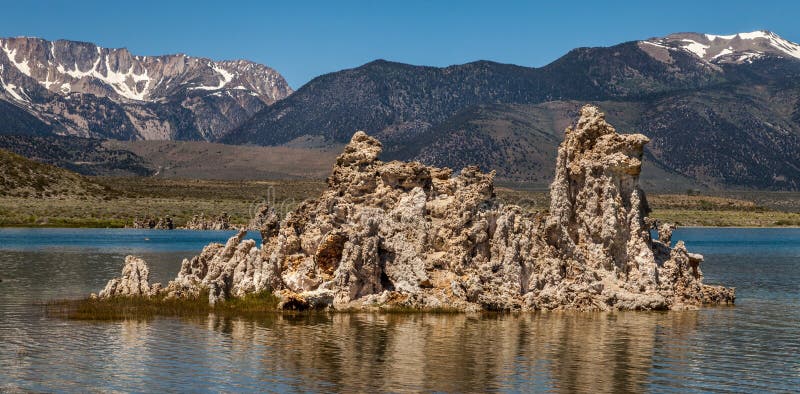 Lago lunar foto de archivo. Imagen de lago, nieve, agua - 46146540
