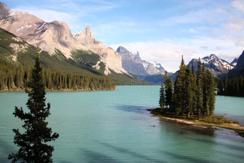 Lago Maligno Al Atardecer Jasper Parque Nacional Alberta Canada Imagen ...