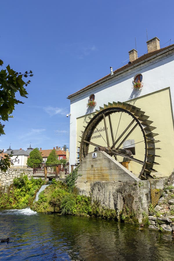 Lago Malom Tapolca imagen editorial. Imagen de charca - 135358940