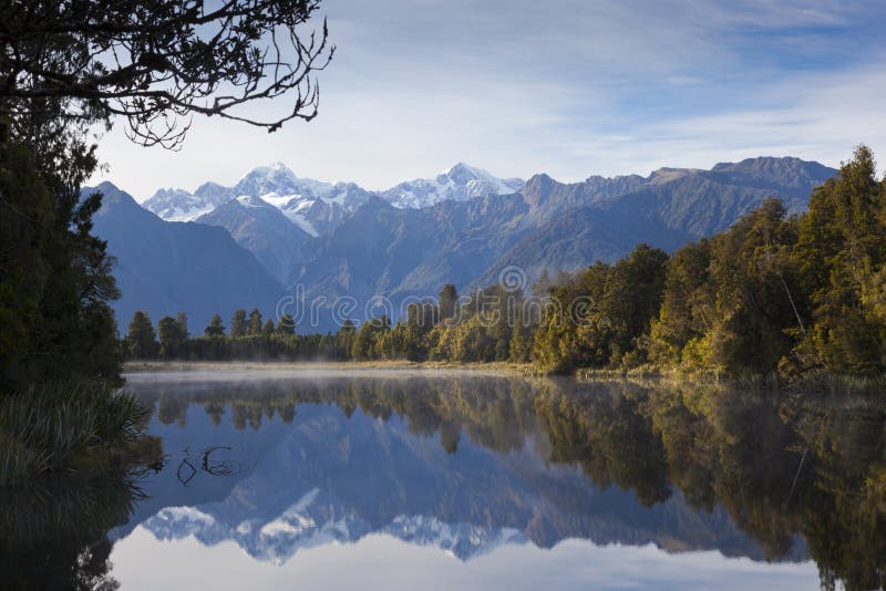 Lago Matheson, Nueva Zelandia Imagen de archivo - Imagen de tierra ...